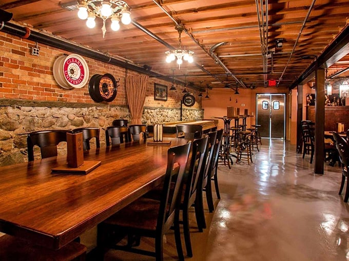 Underground charm alert! 2FOG's Pub brings Prohibition-era cool to Howell. It's like your coolest grandpa's basement, but with better drinks.