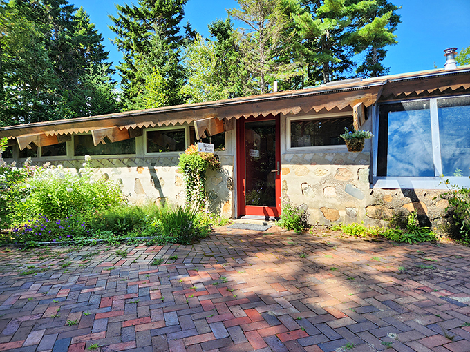 Bartlett Winery: No frills, just thrills for your taste buds. It's like your eccentric aunt's pantry, if she were a wine wizard!