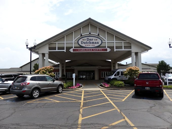 Der Dutchman: Amish cuisine meets Disneyland-level excitement. Prepare for a butter-fueled adventure your taste buds won't forget!