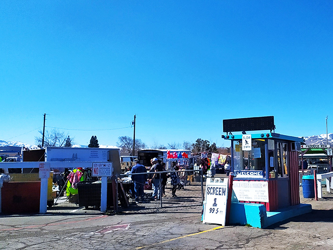 El Rancho: Where cowboys meet cosmopolitan! This indoor market serves up a smorgasbord of flavors and finds.