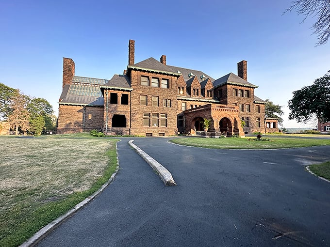 "The house that railroads built!" James J. Hill's red sandstone palace is like the Hogwarts of the Midwest &ndash; minus the moving staircases.