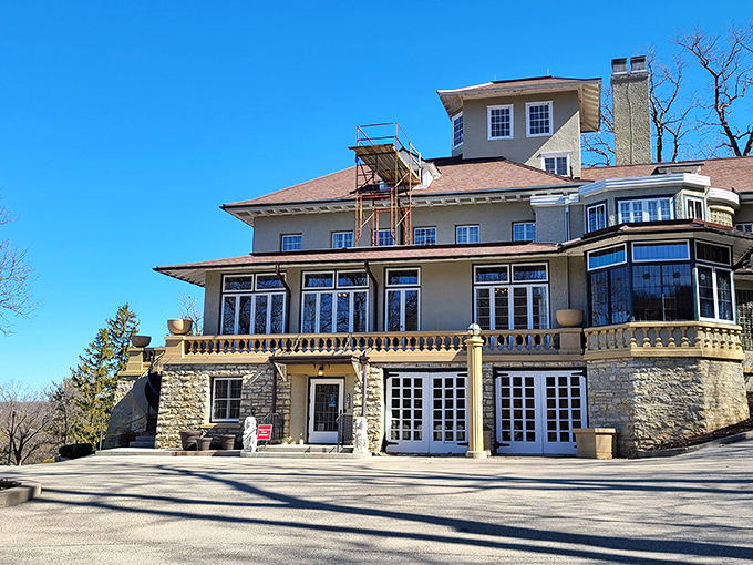 Mayowood Mansion: The house that bandages built! This stone stunner proves that playing doctor can lead to some seriously swanky digs.