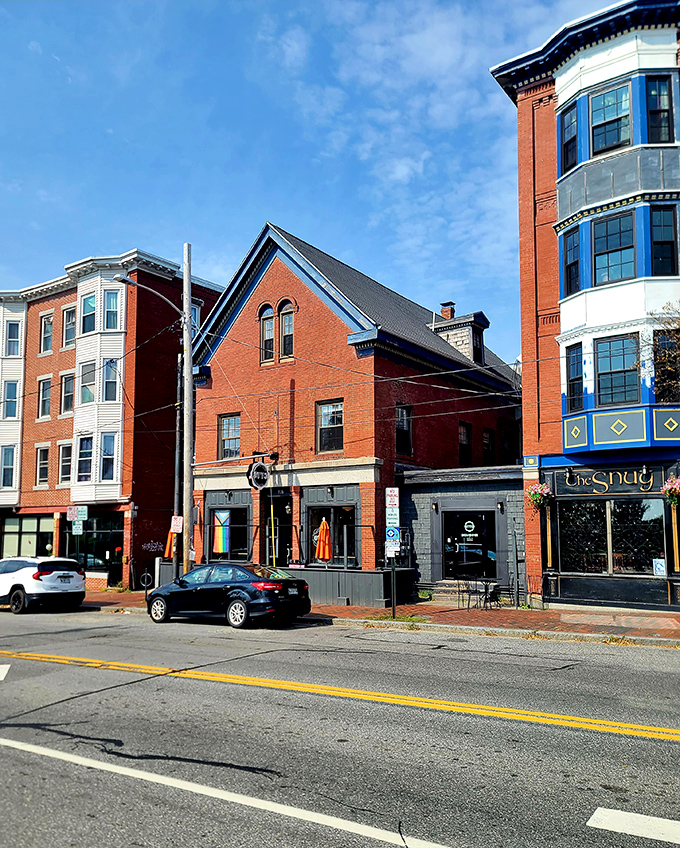 Pizzeria Otto: Where brick walls whisper tales of Neapolitan magic. Portland's hip answer to "But is it authentic?"