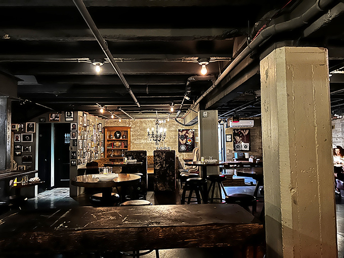 The Ostrich: Descend into Chandler's past! This subterranean sanctuary boasts brick walls, gleaming bottles, and cocktails that'll ruffle your feathers.