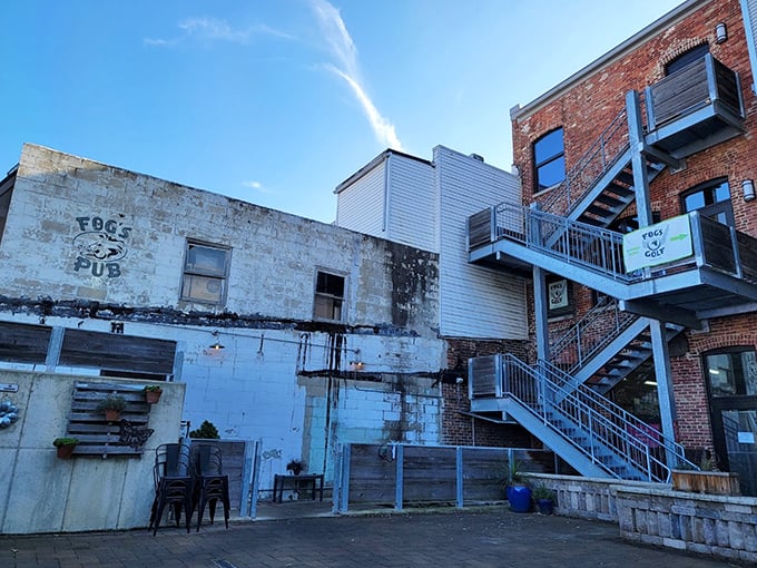 Who needs sunshine? 2FOG's warm glow and exposed brick walls make this basement the coziest spot in town. Cheers to going low!