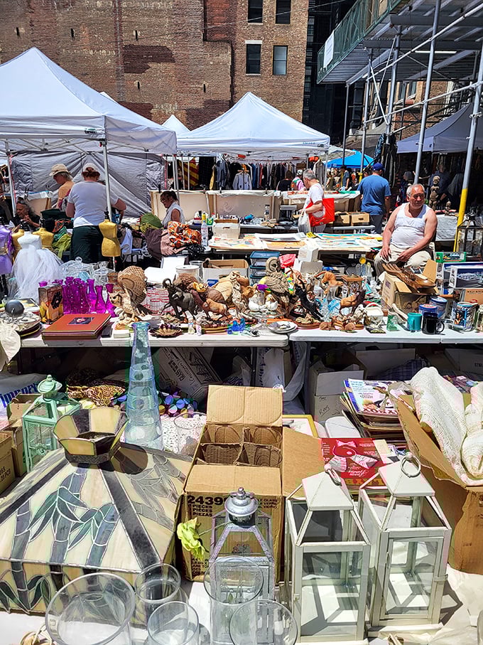 Bargain hunters and hipsters unite! Chelsea Flea offers a slice of New York nostalgia with a side of urban cool.