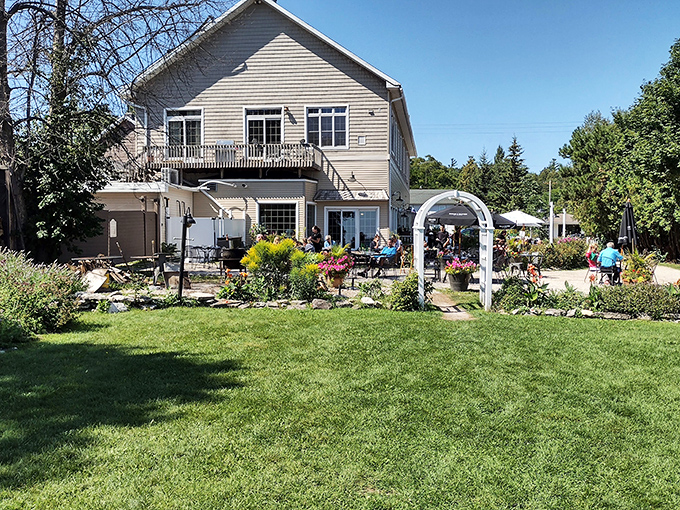 Garden party meets seafood soiree! Harbor Fish Market's outdoor seating is the perfect backdrop for a leisurely lunch.