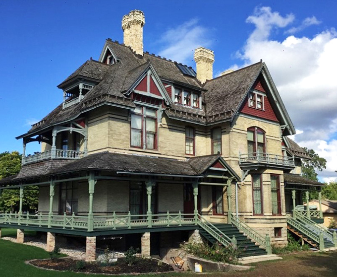 Queen Anne meets mad scientist. Hearthstone's blend of Victorian charm and cutting-edge tech is steampunk heaven.