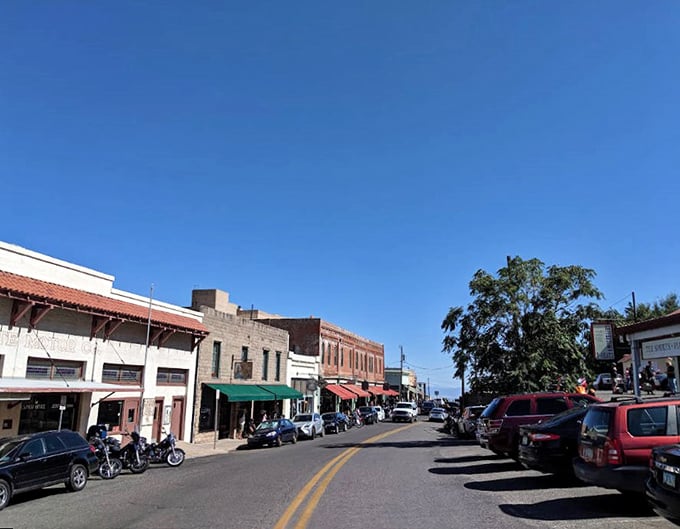 The Jerome Grand Hotel looms over the town, a sentinel of history. It's seen more drama than a season of "Downton Abbey"!