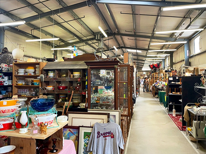 Antique hunters, rejoice! Lakewood 400 is where vintage dreams come true, and wallets tremble with anticipation.