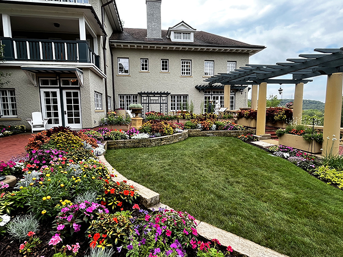 Garden party, anyone? The Mayo brothers prescribed a heavy dose of flower power for this lush landscape. Nature's best medicine!