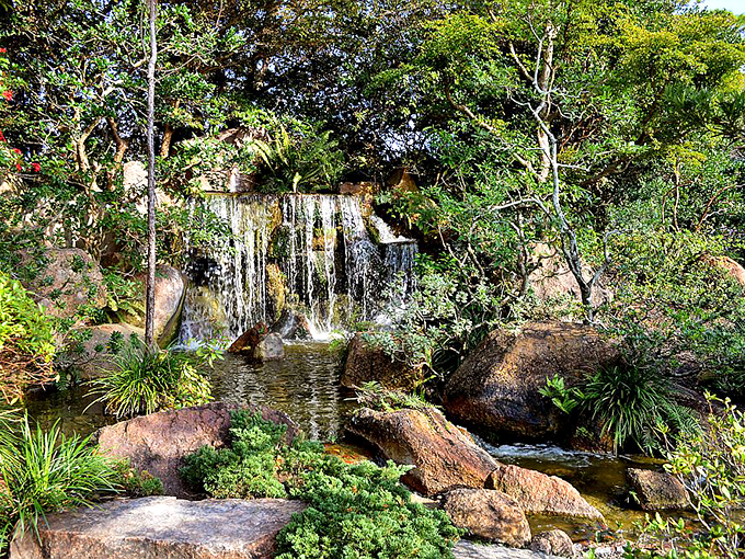 Water, water everywhere, and every drop a work of art. This cascading masterpiece is like nature's own Picasso &ndash; fluid and endlessly fascinating.