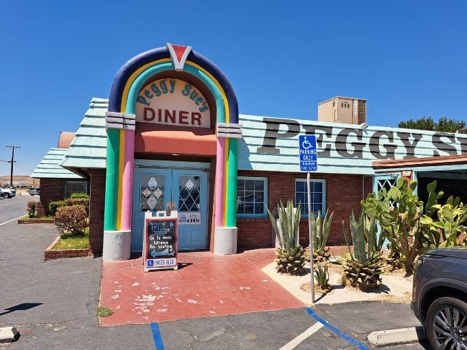 Peggy Sue's: Where the California desert meets 1950s Americana. It's like "Happy Days" with a cactus twist!