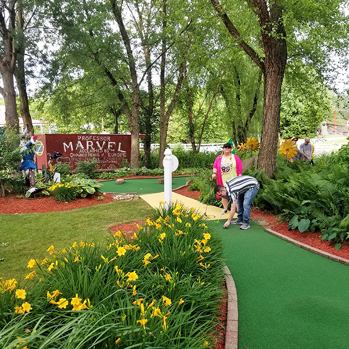 Field of Dreams meets Caddyshack! Swing for the fences and putt for glory in this all-American sports extravaganza.