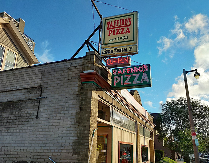 Old-school cool with a side of sauce! Zaffiro's vintage charm is matched only by its timeless taste. It's like "Happy Days" in pizza form.