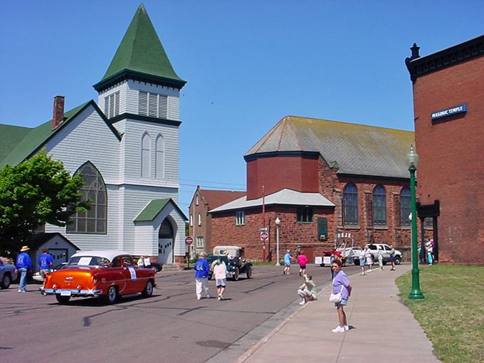 Classic cars and classic architecture – a match made in Americana heaven. It's like "American Graffiti" decided to take a road trip through a living museum.