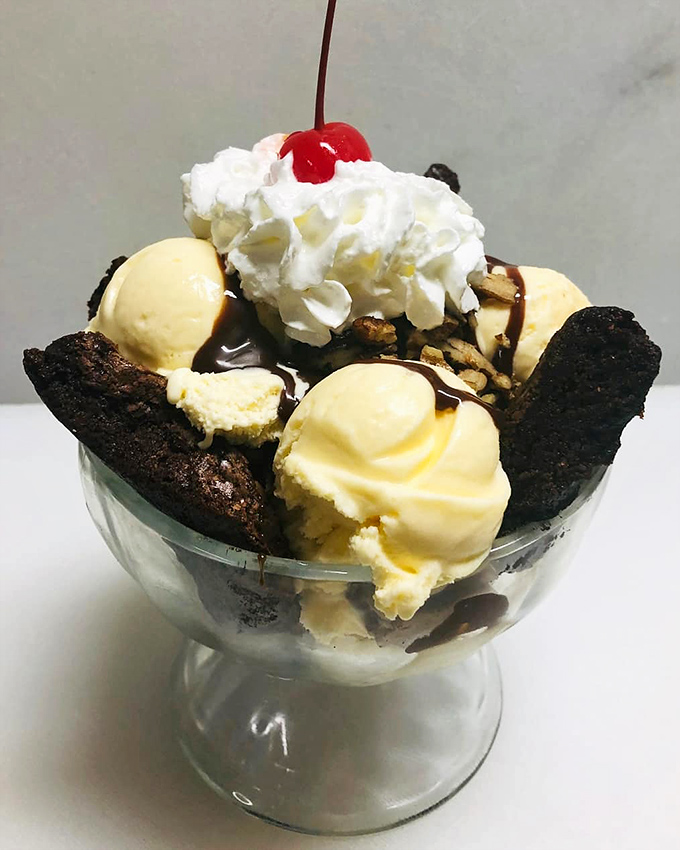 Chocolate lovers, rejoice! This brownie sundae is what dreams are made of—if your dreams involve swimming in a sea of fudgy goodness.
