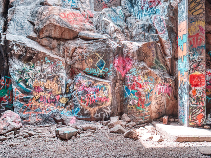 Rock 'n' roll, literally! These formations look like they've been sculpted by a geological Michelangelo with a spray can.