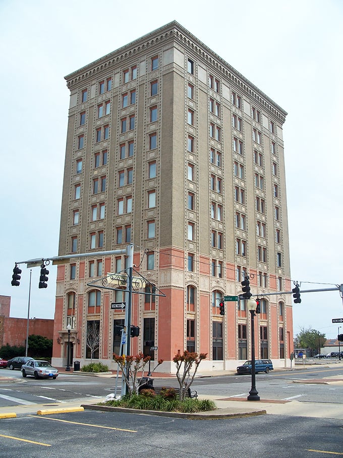 The Seville Tower: Pensacola's answer to the question, "What if the Flatiron Building went on a beach vacation?" This architectural beauty stands tall, keeping an eye on the city below.