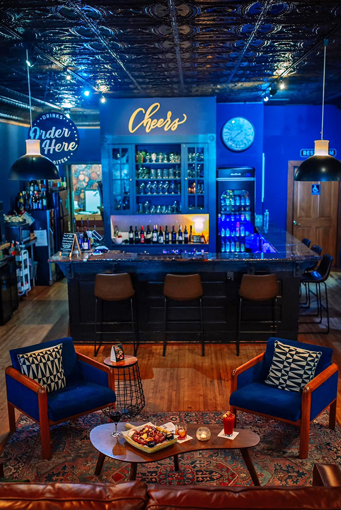 Step into this chic watering hole, where "Cheers" meets contemporary cool. It's like your coolest friend's living room, but with better drinks!
