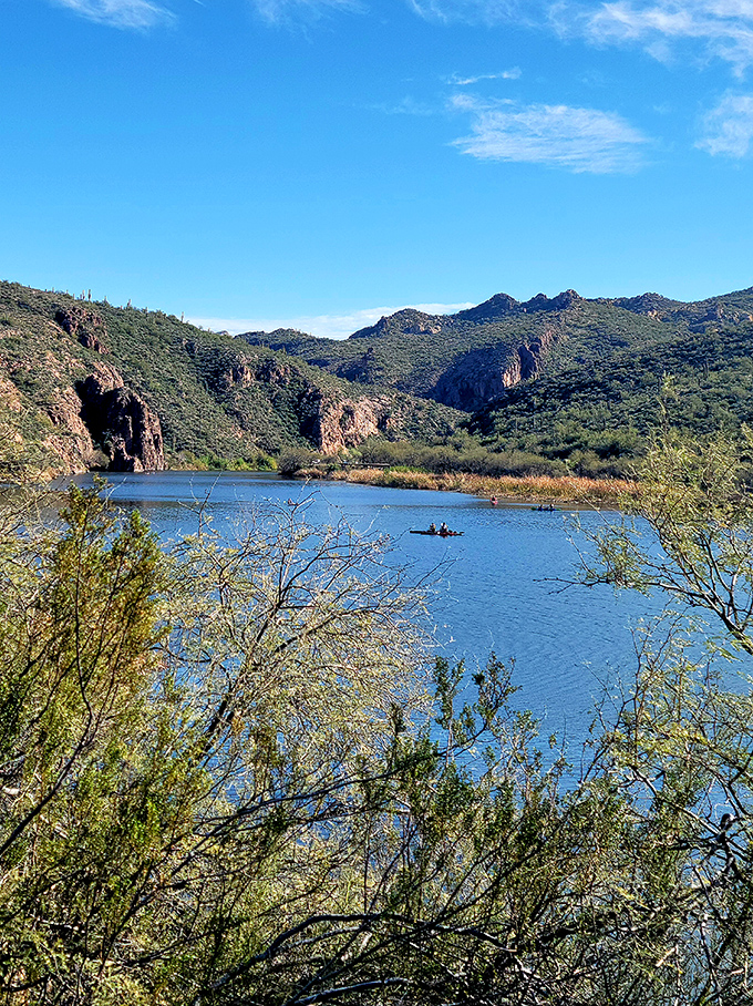 Oasis alert! This serene lake proves the desert isn't all cacti and tumbleweeds. It's like Mother Nature's version of a refreshing iced tea.