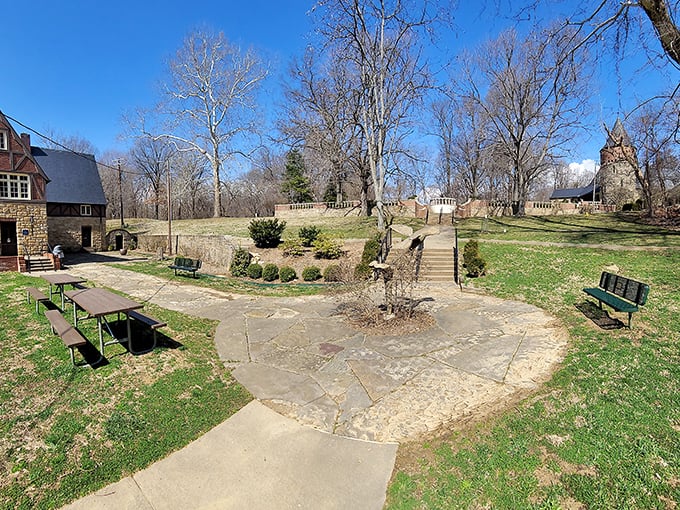 Who needs a red carpet when you've got this grand entrance? It's like Nature rolled out her finest green welcome mat just for you.