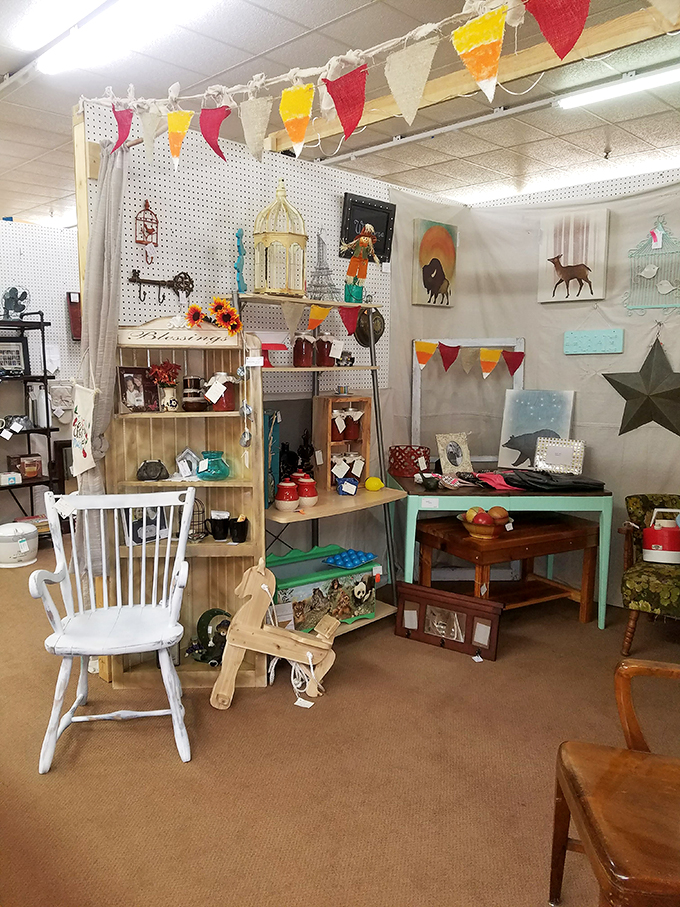 It's a DIY decorator's playground! From vintage signs to cozy quilts, this booth is where farmhouse chic meets eclectic charm. 