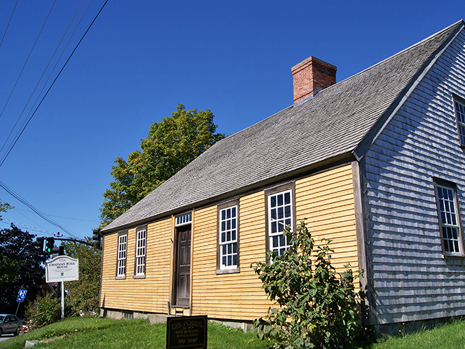 History buffs, rejoice! The Chapman-Hall House stands as a testament to colonial architecture and the art of avoiding home renovation shows.
