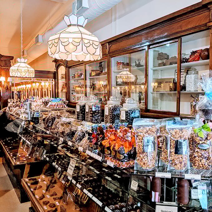 Candy heaven or museum of edible art? With these meticulously arranged sweets, Beerntsen's blurs the line between confectionery and gallery. Feast your eyes (and soon, your taste buds)!