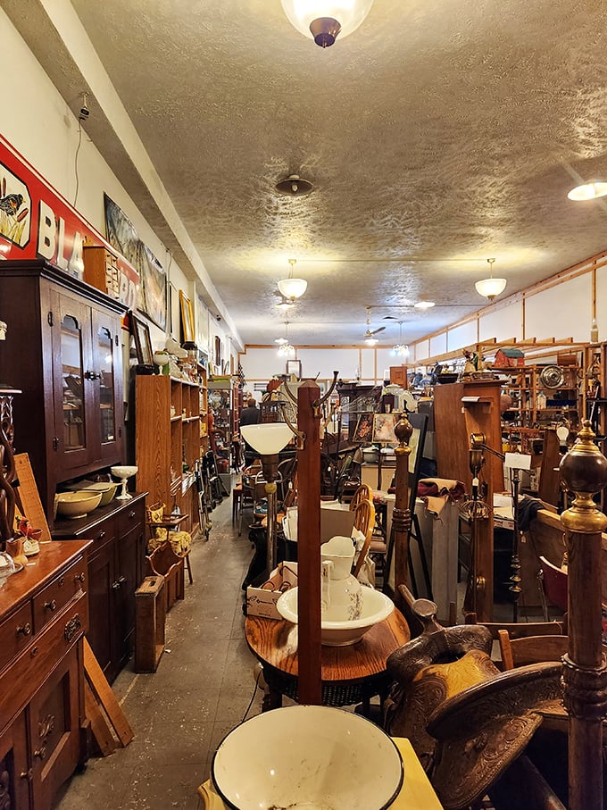 From wagon wheels to vintage lamps, this corner is a DIY decorator's dream come true. It's like "This Old House" meets "American Pickers" in the best possible way.