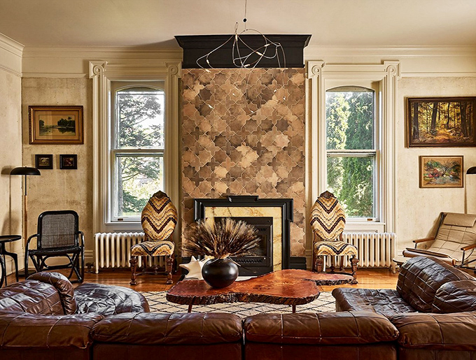 Cozy up in this parlor that screams "Vermont chic." It's like your cool grandma's living room, but with better drinks and fewer doilies.