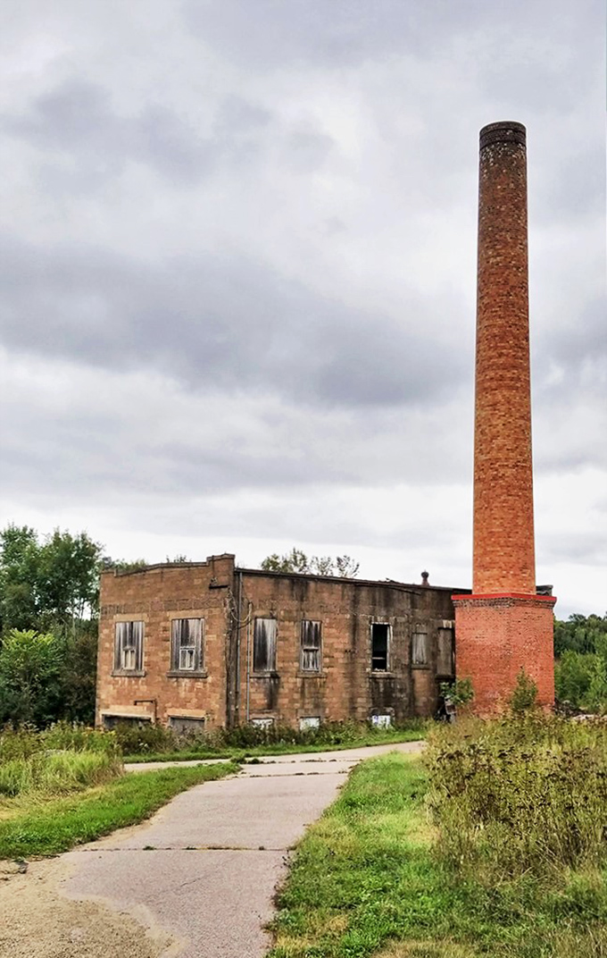 Ely's Pioneer Mine: A towering reminder of the town's gritty past. It's like a rust-colored time machine, transporting you back to the days of pickaxes and dreams of striking it rich.