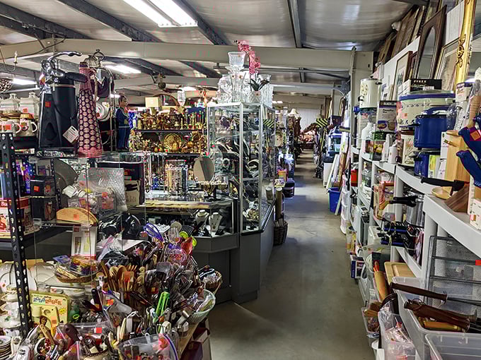 Bethlehem's indoor treasure trove: Where every aisle is a trip down memory lane. It's like your grandma's attic, but organized (and with price tags).