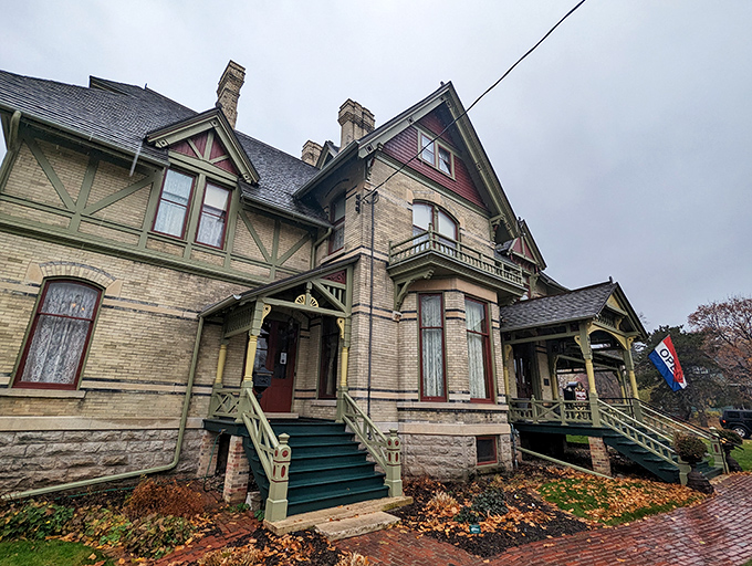 Hearthstone: Where electricity first lit up Wisconsin nights. It's like Edison's lab and a Victorian parlor had a really beautiful baby.