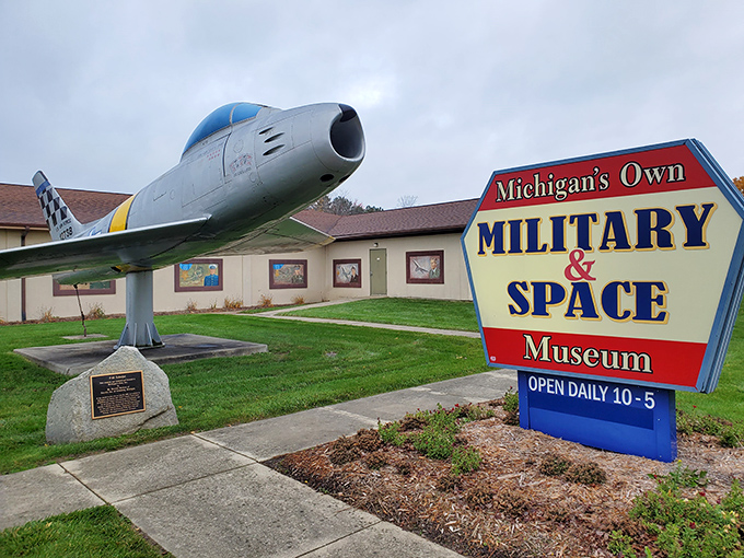 Attention! Michigan Heroes Museum stands tall, honoring the brave souls who've traded Lake Michigan for distant shores in service of their country.