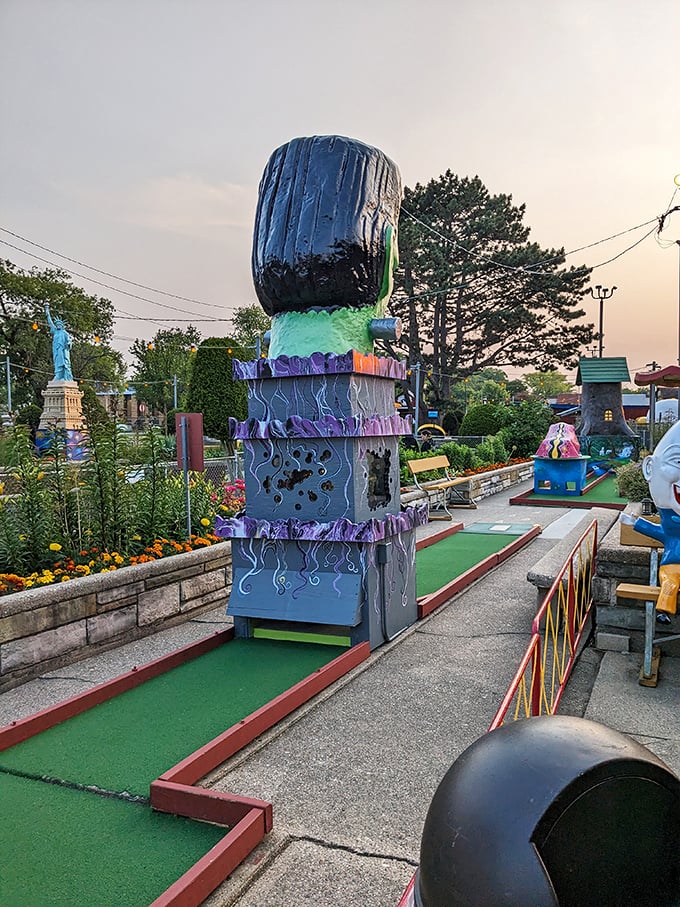 Novelty Golf's leaning tower of pizza – er, Pisa! A slice of Italy in the heart of Illinois.