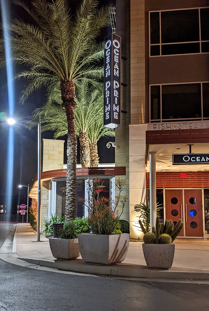 Ocean Prime: James Bond meets Jacques Cousteau! This sleek seafood haven proves that sometimes, it's hip to be square &ndash; especially when 'square' means 'impeccably stylish'.