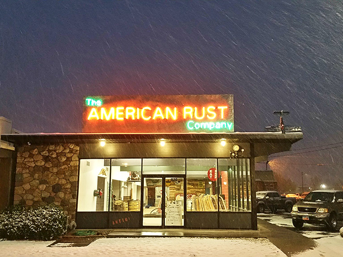Neon nights and vintage delights! The American Rust Company sign beckons like a lighthouse for lovers of all things retro.