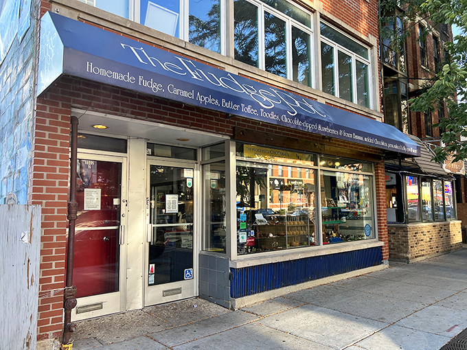 The Fudge Pot: Chocolate heaven or cocoa nirvana? Either way, you'll leave with a smile as wide as the Chicago River.