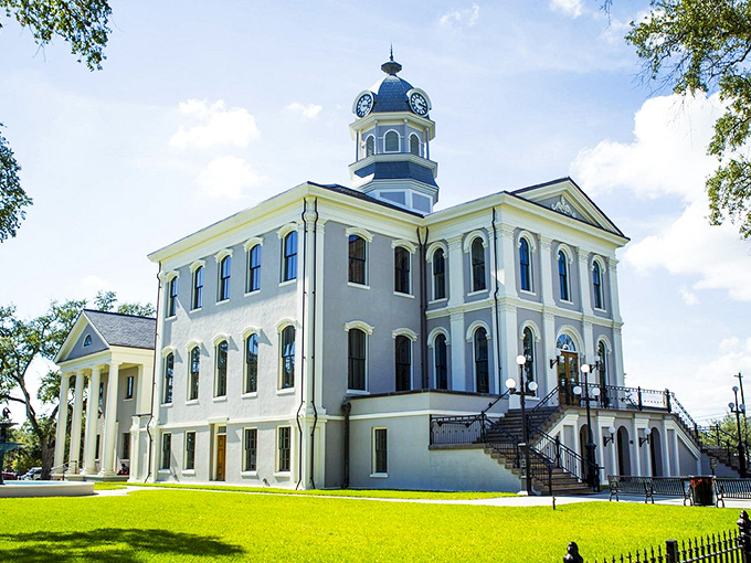 Thomasville's downtown: A Victorian dream come true. Even the pigeons look more sophisticated perched on these ornate cornices!