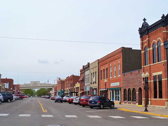 Wabasha: Eagles soar and 'Grumpy Old Men' lore! This Mississippi marvel is where nature meets Hollywood in the most charming way possible.