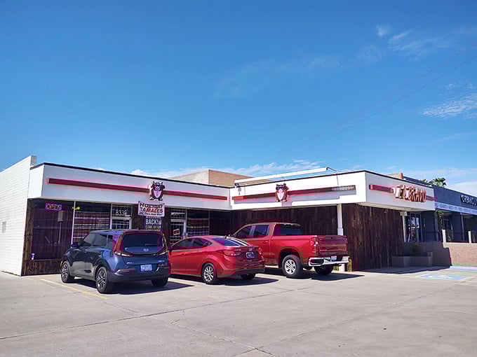 Wooden charm meets culinary magic. It's like your favorite Western saloon decided to serve up the best fry bread this side of the Rio Grande.