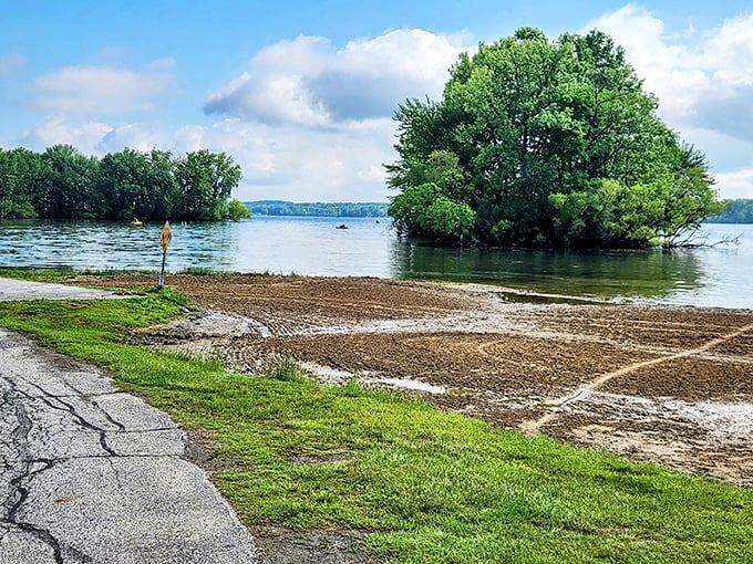Sunset serenity at Mosquito Lake: Where the day's end paints the sky, and worries melt away faster than ice cream on a hot day.