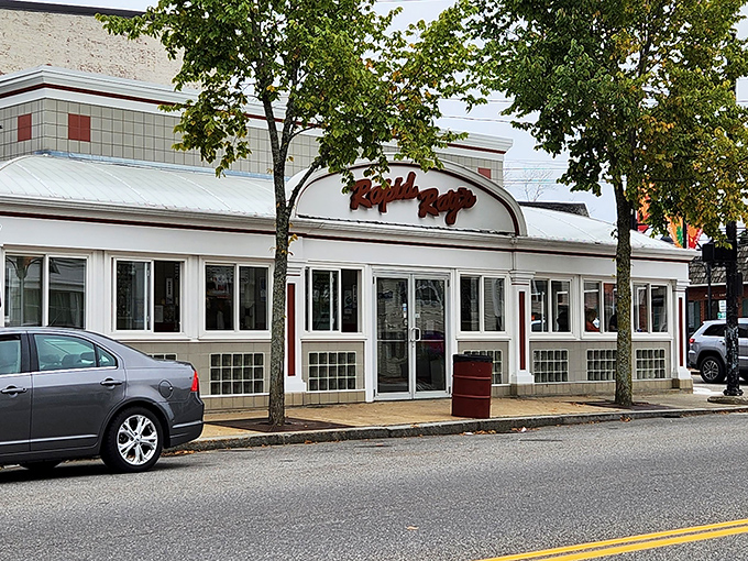 Bigger is better at Rapid Ray's! Their foot-long dogs are like the stretch limos of the hot dog world &ndash; luxurious and totally indulgent.