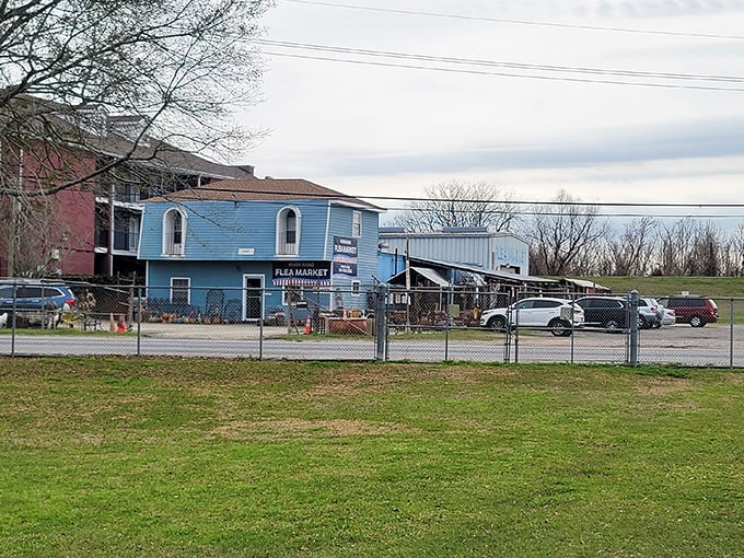 Step into this Aladdin's cave of curiosities, where vintage treasures and local crafts vie for your attention.