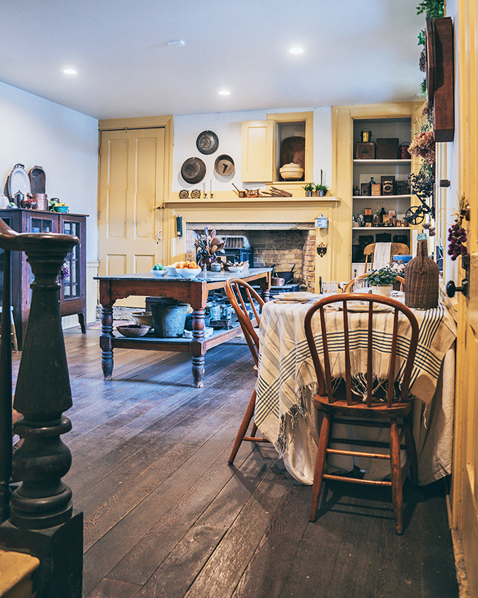No microwaves here! This kitchen's straight out of "Little House on the Prairie," but with better lighting and fewer prairie dogs.