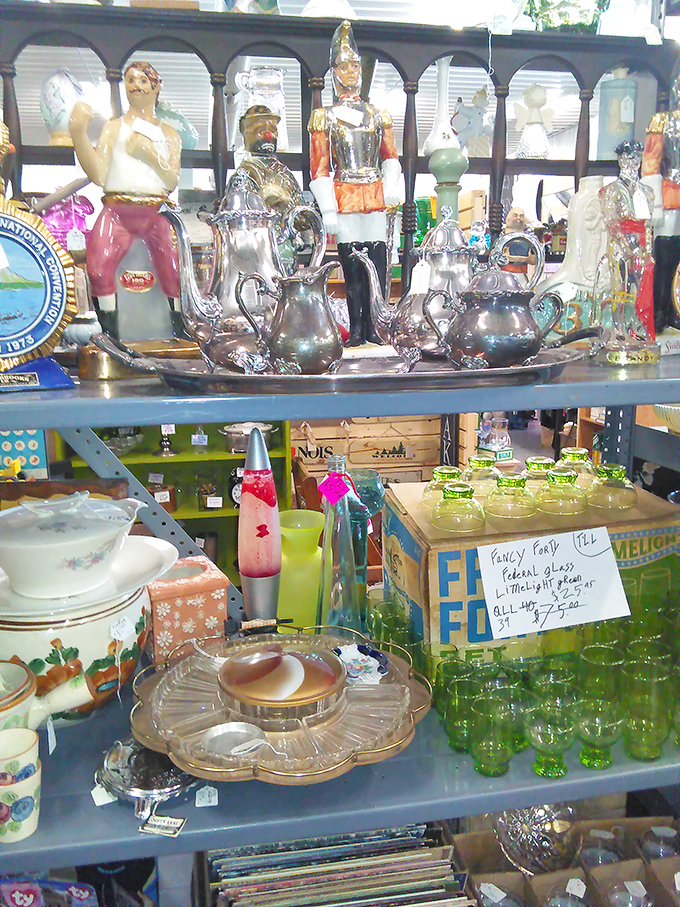 Tea time or treasure hunt? This silver set looks ready to serve the Dowager Countess herself. Downton Abbey, Worden edition!