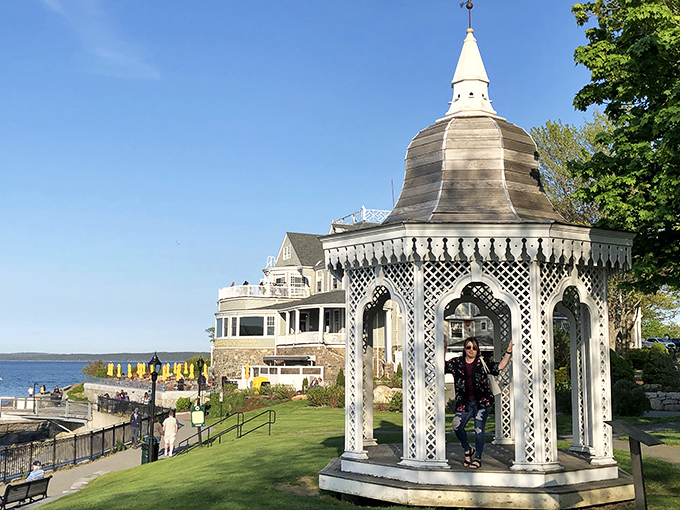 Agamont Park: where Victorian elegance meets seaside charm. It's the kind of place that makes you want to dust off your croquet skills and perfect your tea-sipping posture.