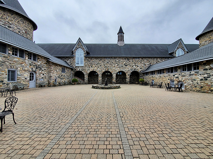 Knights of the Round Table, your meeting place awaits! This courtyard could host a medieval feast or a modern-day soir&eacute;e with equal charm.