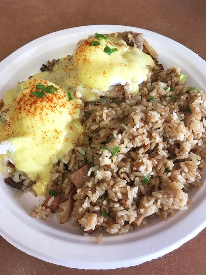 Aloha, taste buds! This Kalua Eggs Benedict is bringing the luau to your plate, minus the grass skirts and fire dancers.